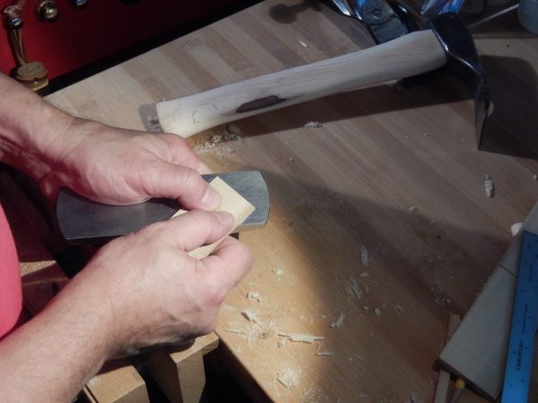 Hanging and Wedging a Wooden Handle – Part 2 | Popular Woodworking