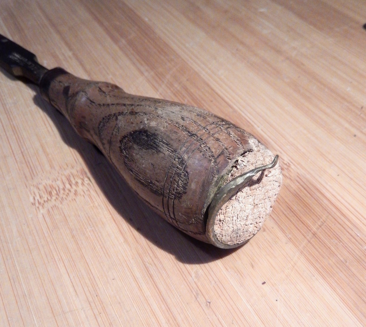 Restoring a Beaten Up Chisel Handle | Popular Woodworking