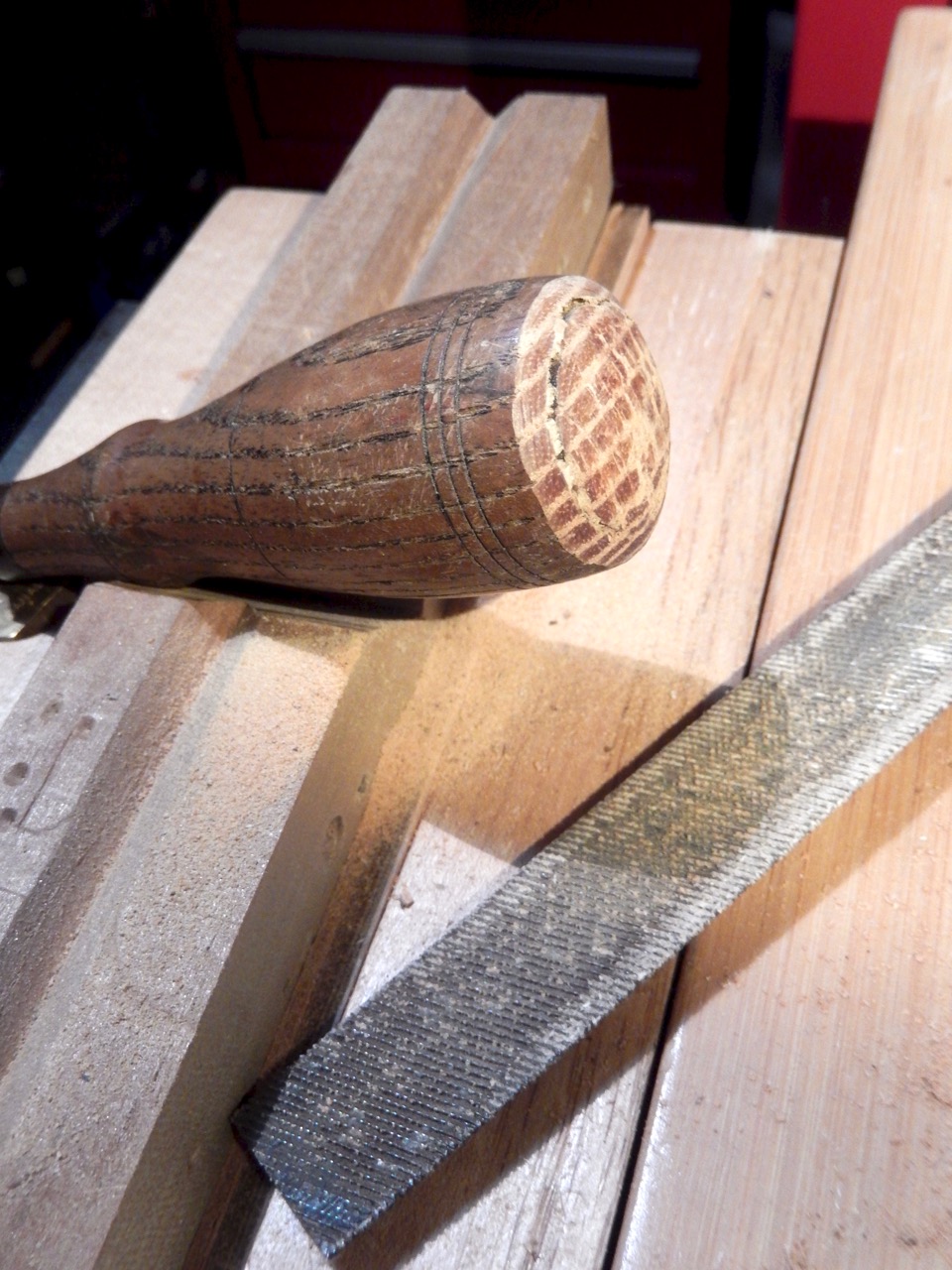 Restoring a Beaten Up Chisel Handle | Popular Woodworking