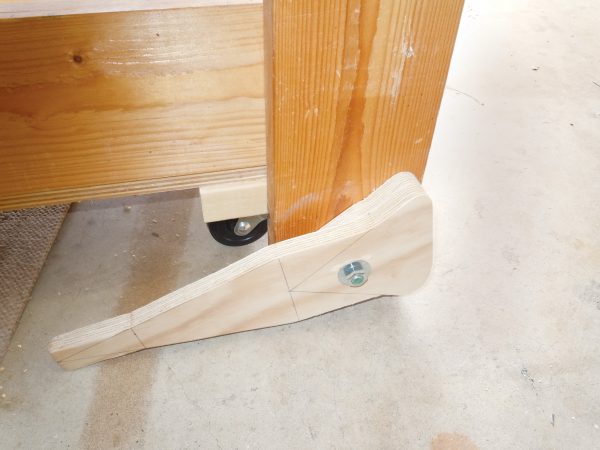 Cam-Style Bench Feet | Popular Woodworking