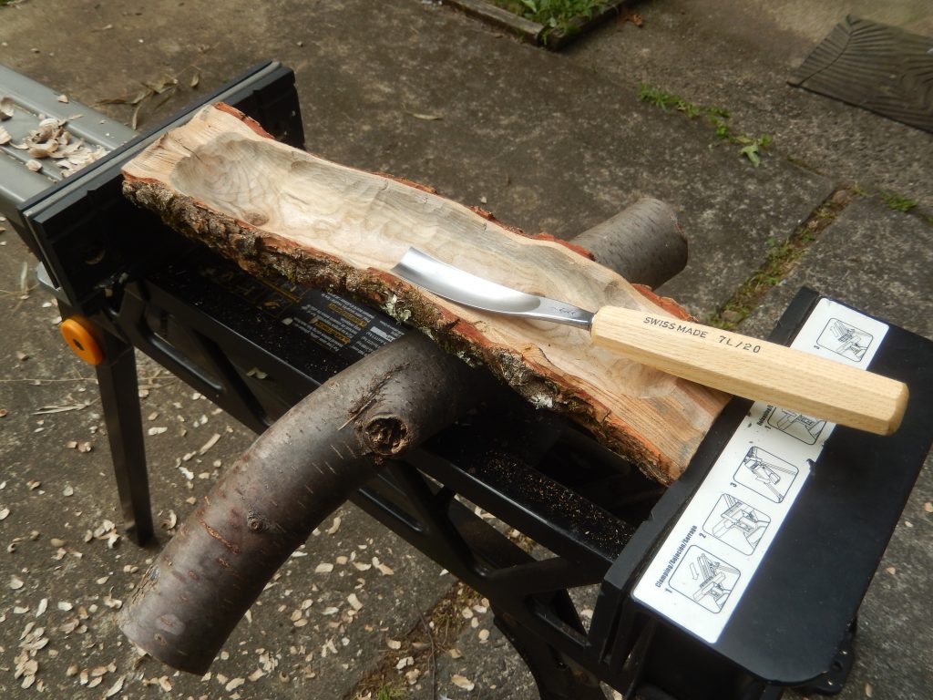 Carving a live edge bowl | Popular Woodworking