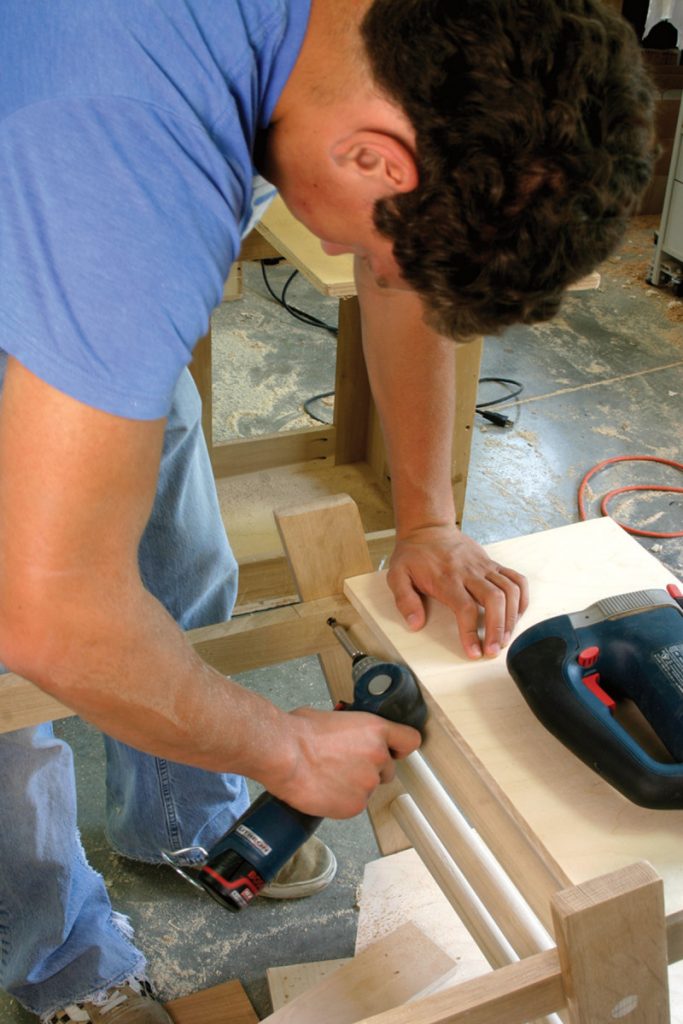 Knockdown Computer Desk | Popular Woodworking