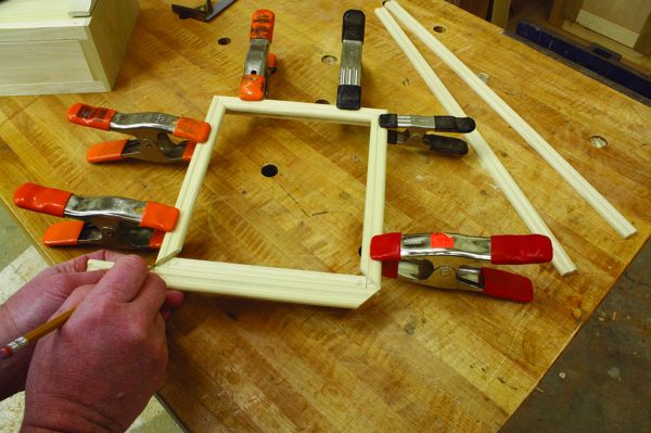 Southern Gent’s Mirror Stand | Popular Woodworking