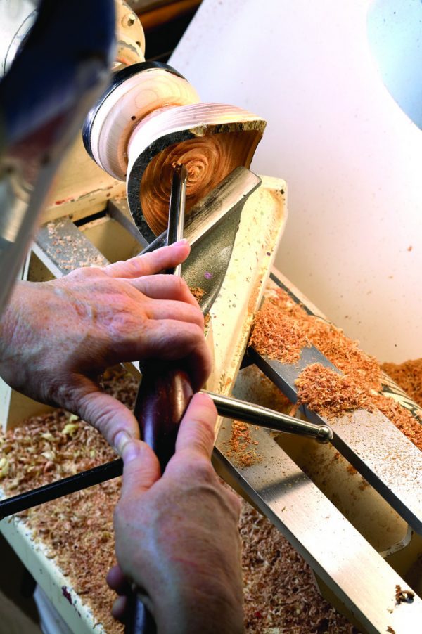 How to Turn a Live Edge Bowl | Popular Woodworking