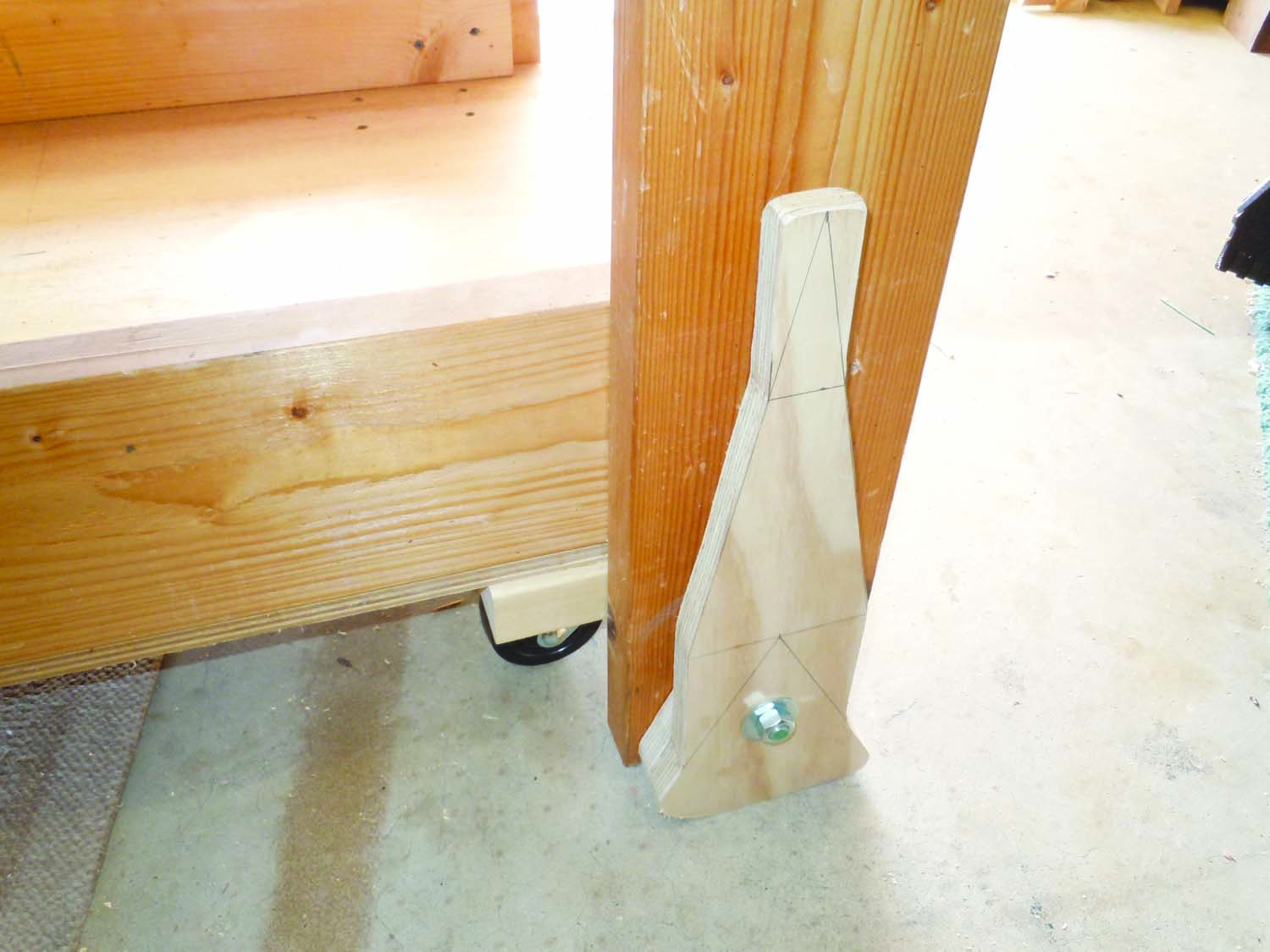 Cam-Style Bench Feet | Popular Woodworking