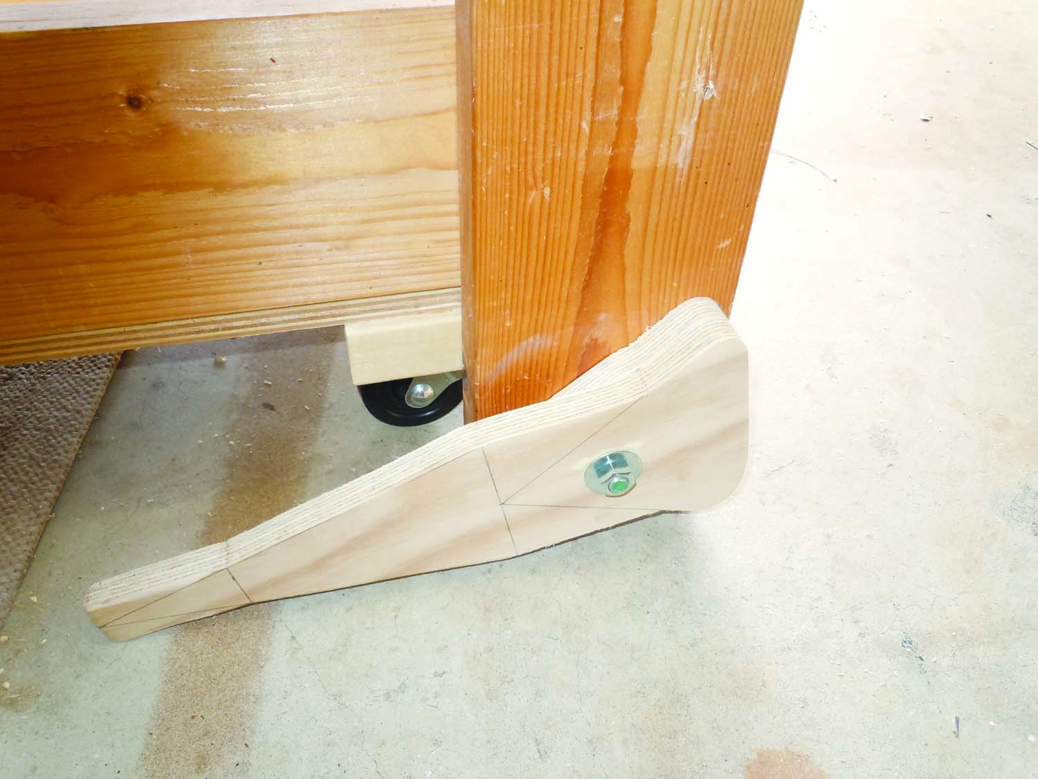 Cam-Style Bench Feet | Popular Woodworking
