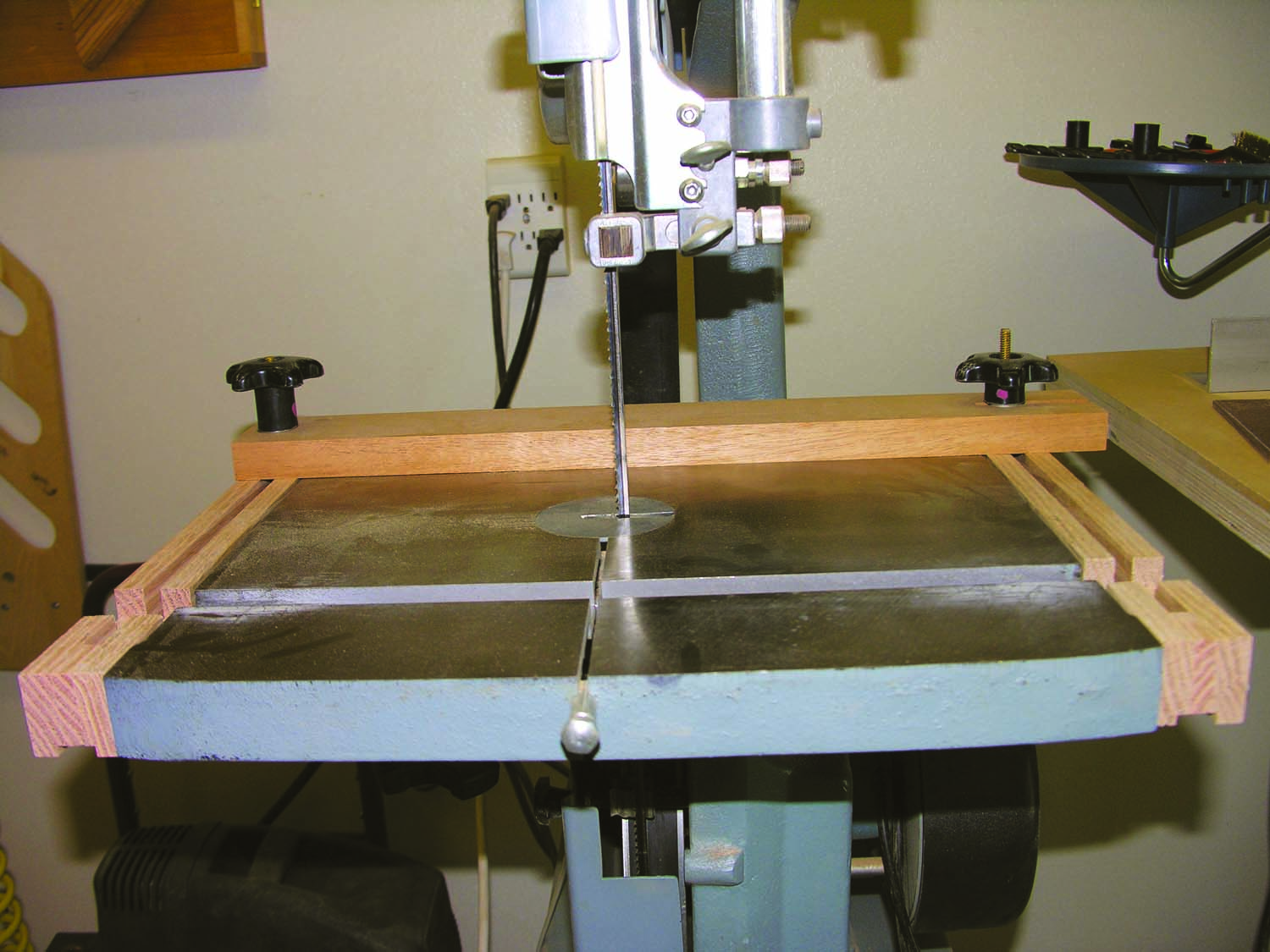 Shop-made Bandsaw Fence | Popular Woodworking