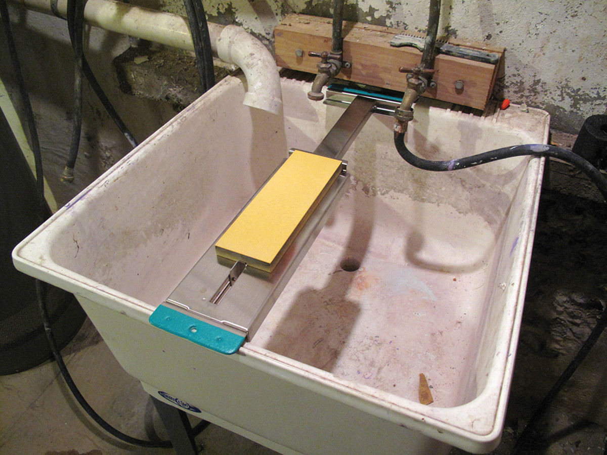 Naniwa Sink Bridge for Sharpening Stones | Popular Woodworking