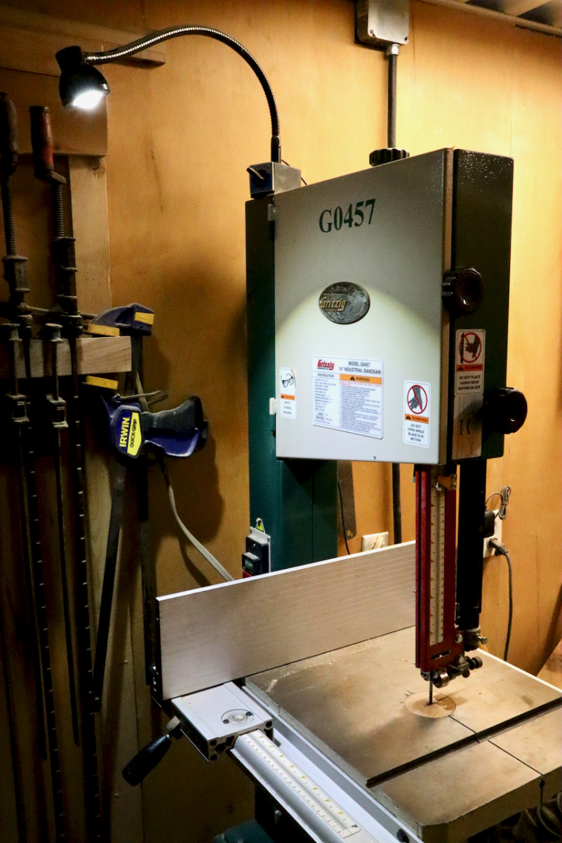 A Versatile Magnetic LED Shop Lamp | Popular Woodworking