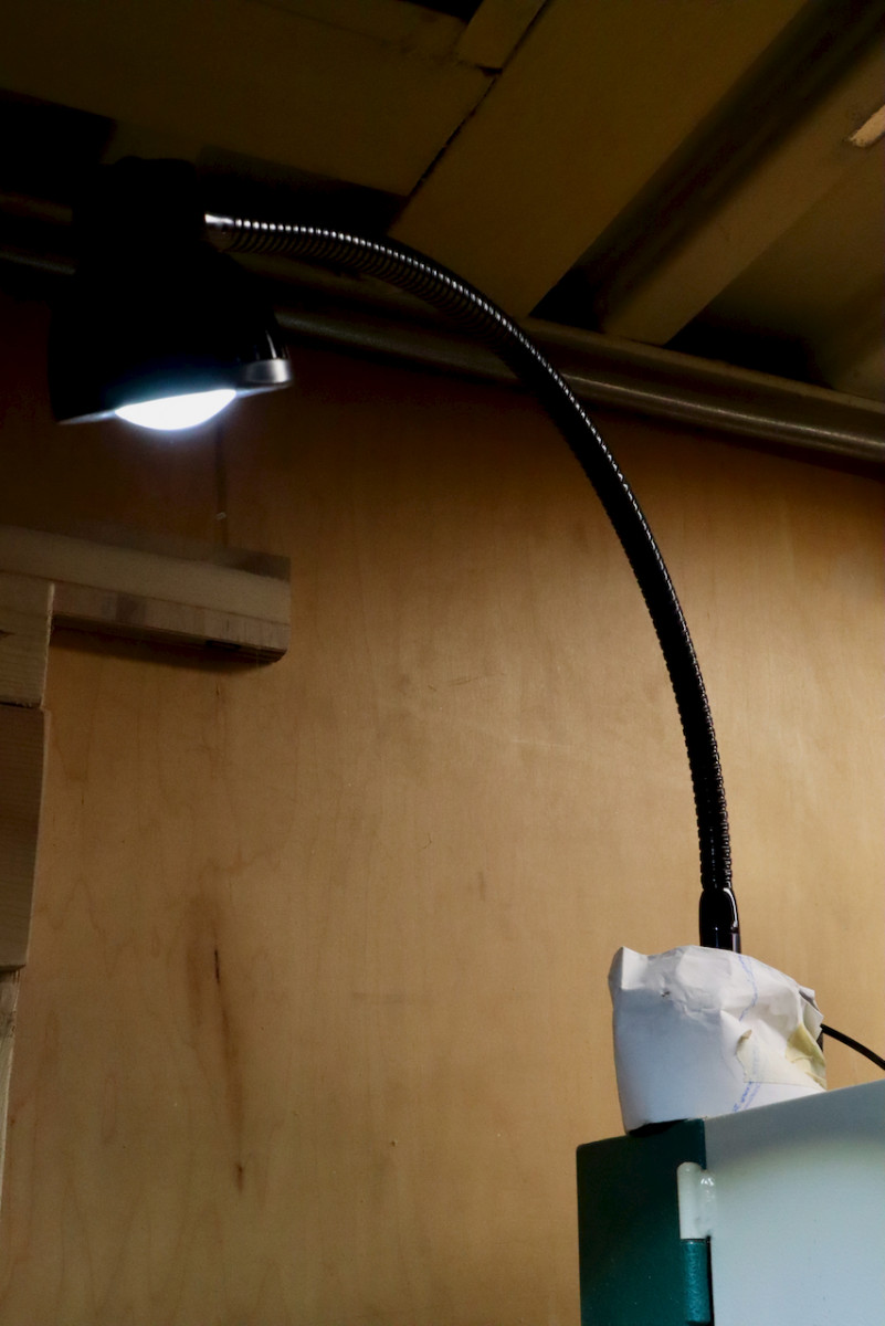 A Versatile Magnetic LED Shop Lamp | Popular Woodworking