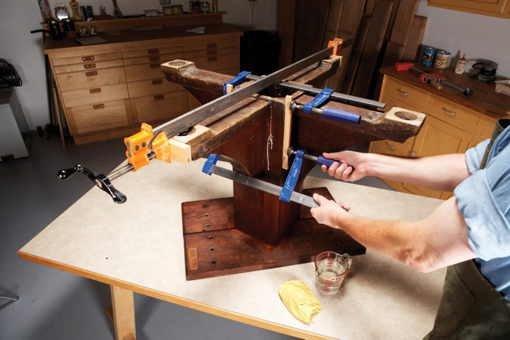 Restore a Round Oak Table | Popular Woodworking
