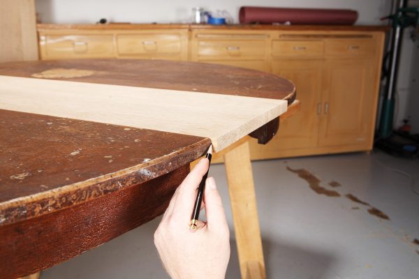 Restore a Round Oak Table | Popular Woodworking