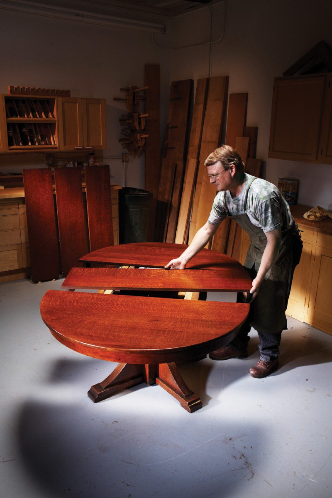 Restore a Round Oak Table | Popular Woodworking