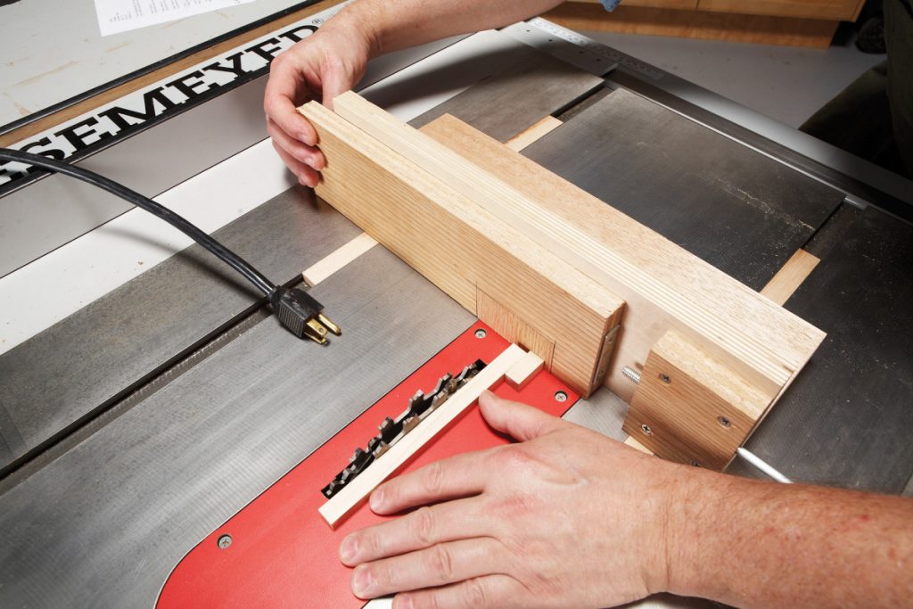 Adjustable Box Joint Jig | Popular Woodworking