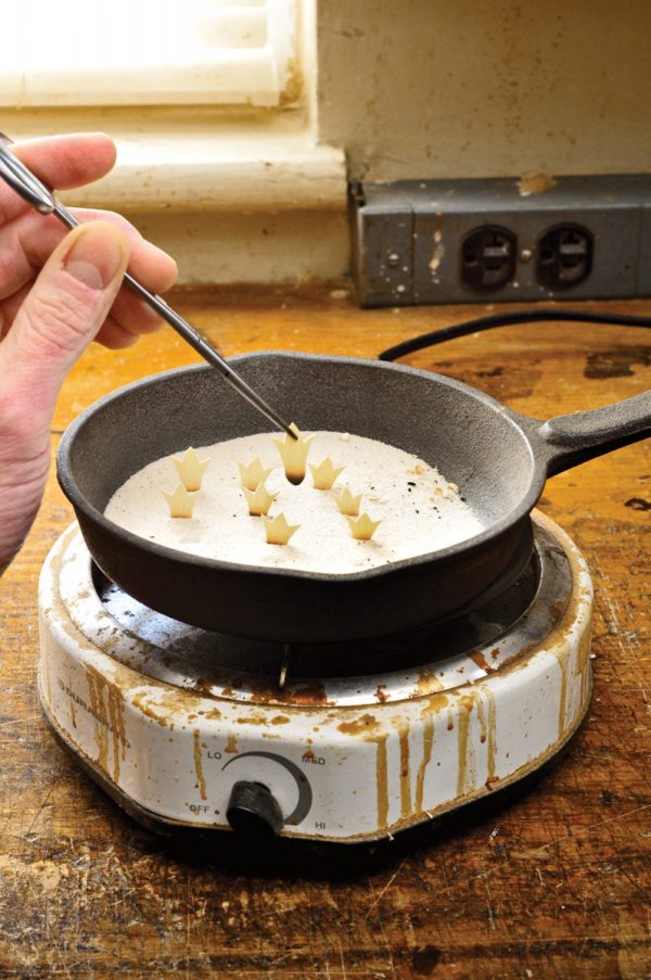 Federal-style Inlay Bellflowers & Stringing | Popular Woodworking