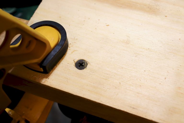 Build a Cross-Cutting Square for a Circular Saw