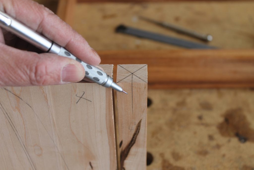 A Stylish Folding Wall-Mounted Valet | Popular Woodworking