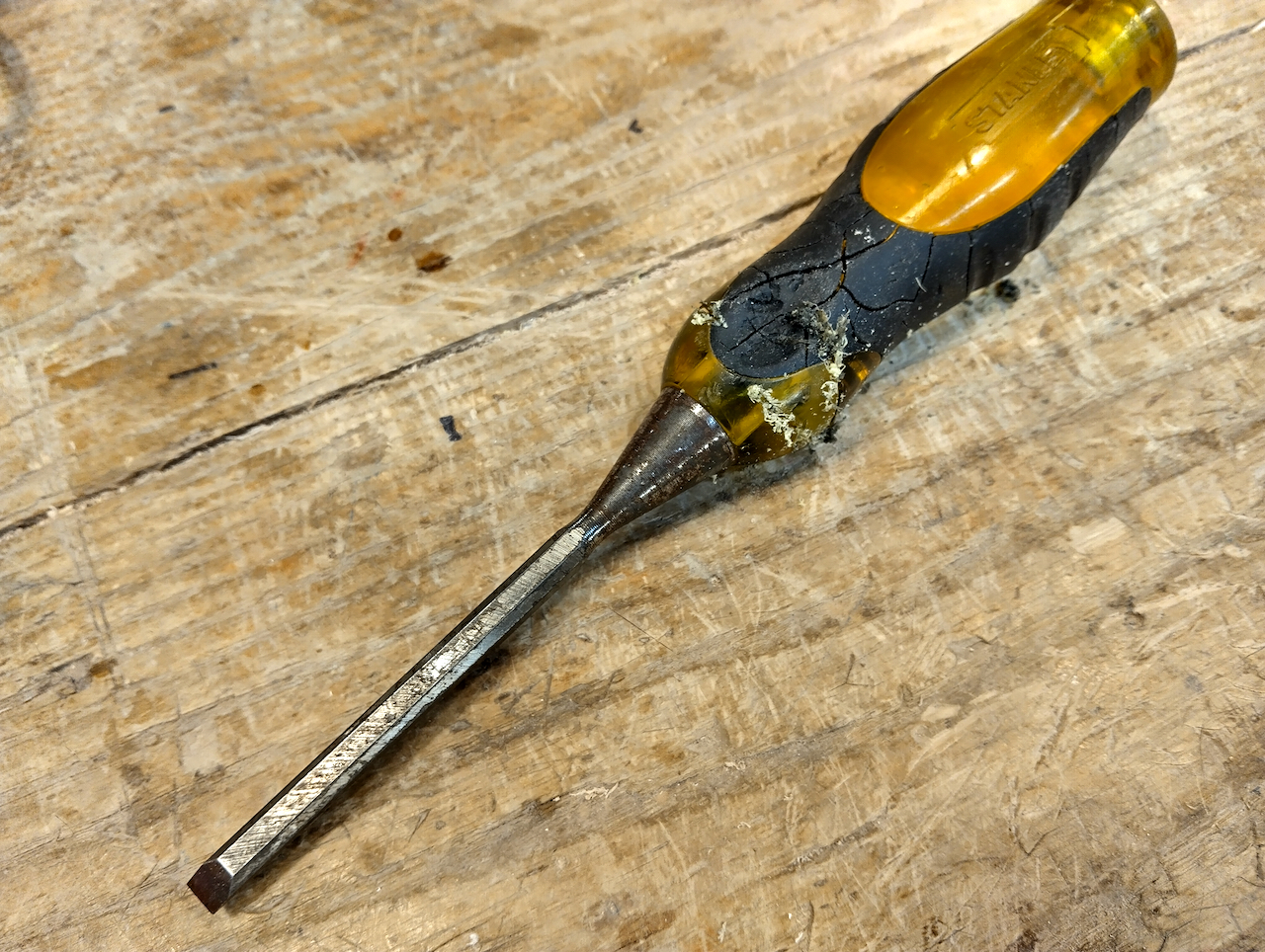 Retrofitting a Chisel’s Broken Plastic Handle with a Wooden One ...