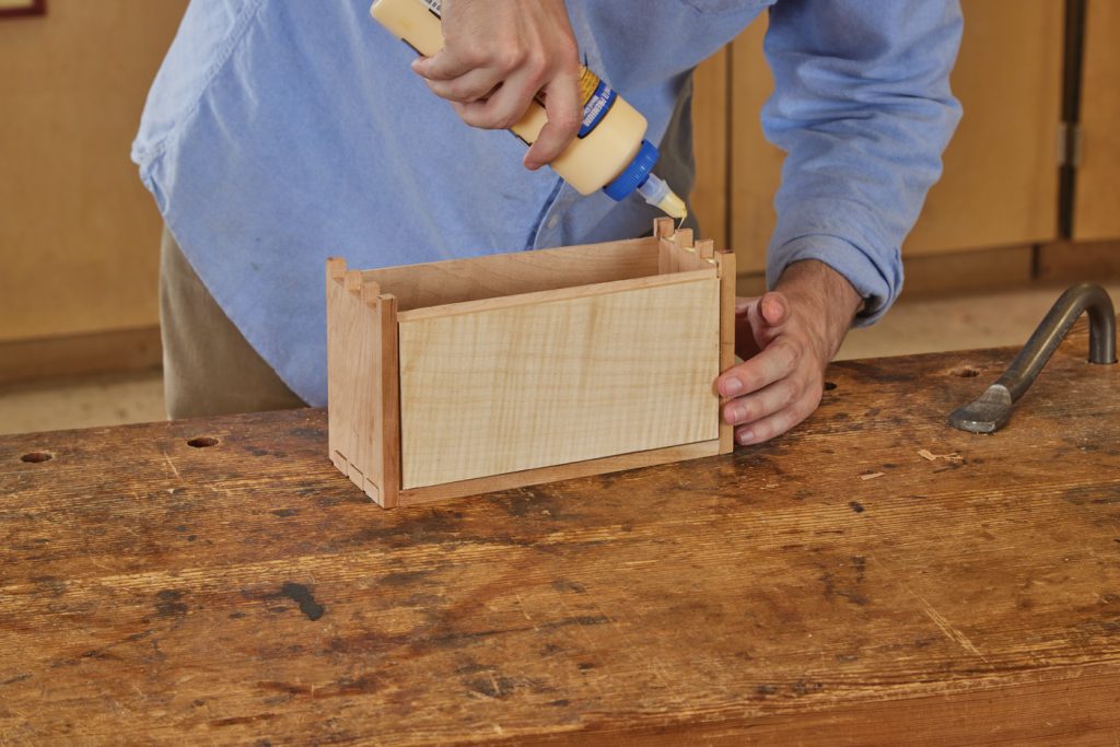 Veneered and Dovetailed Box | Popular Woodworking