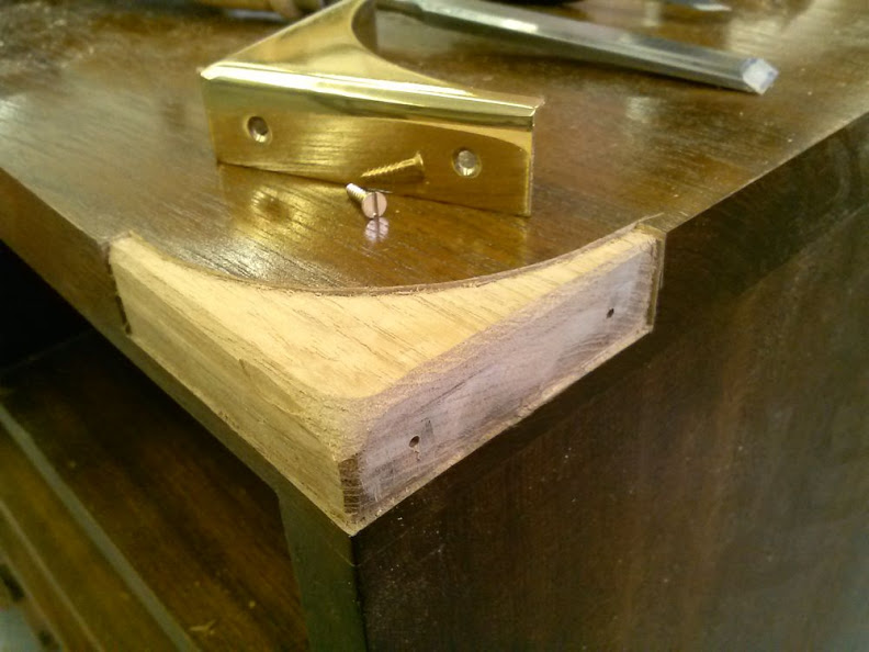 Installing Campaign chest hardware - part 6: Setting in the round ...