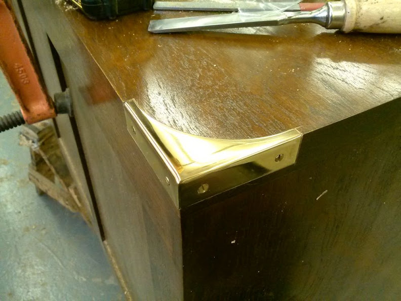 Installing Campaign chest hardware - part 6: Setting in the round ...