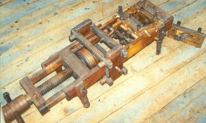 A Vintage Spindle Threading Machine | Popular Woodworking